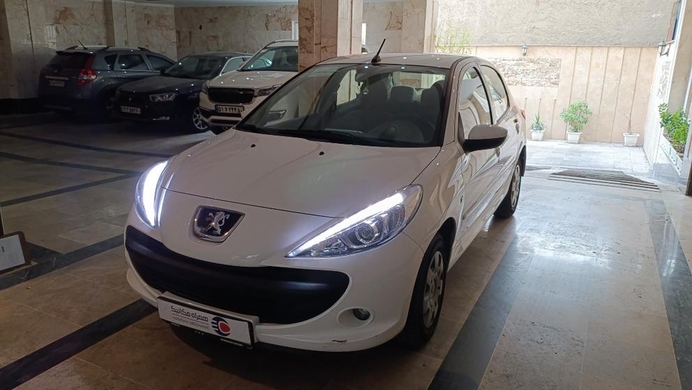 خرید و فروش پژو 207 دنده ای نیمه فول - ESP مدل 1404 نقد و اقساط – همراه مکانیک