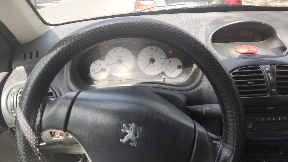 خرید و فروش پژو 206 صندوقدار V8 مدل 1393 با ضمانت – همراه مکانیک