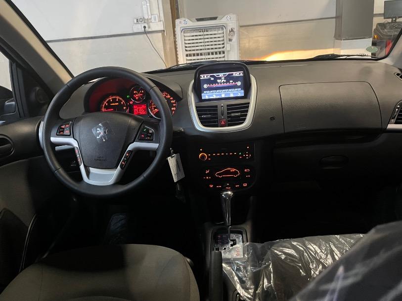 خرید و فروش پژو 207 اتوماتیک سقف شیشه ای - ESP ارتقا یافته مدل 1404 نقد و اقساط – همراه مکانیک