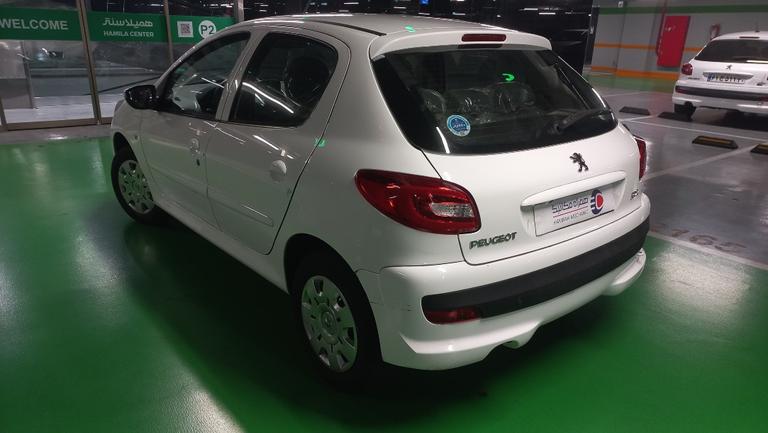 خرید و فروش پژو 207 دنده ای نیمه فول - ESP مدل 1403 نقد و اقساط – همراه مکانیک