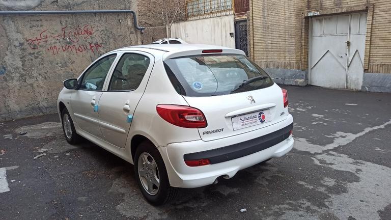 خرید و فروش پژو 207 اتوماتیک - ESP مدل 1403 نقد و اقساط – همراه مکانیک