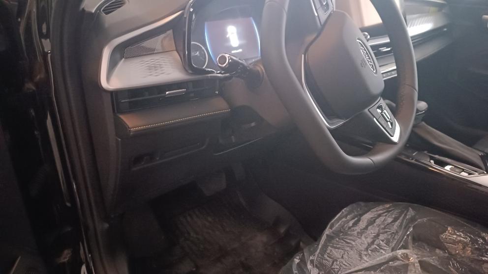 خرید و فروش ام وی ام X33 CROSS اتوماتیک مدل 1402 نقد و اقساط – همراه مکانیک