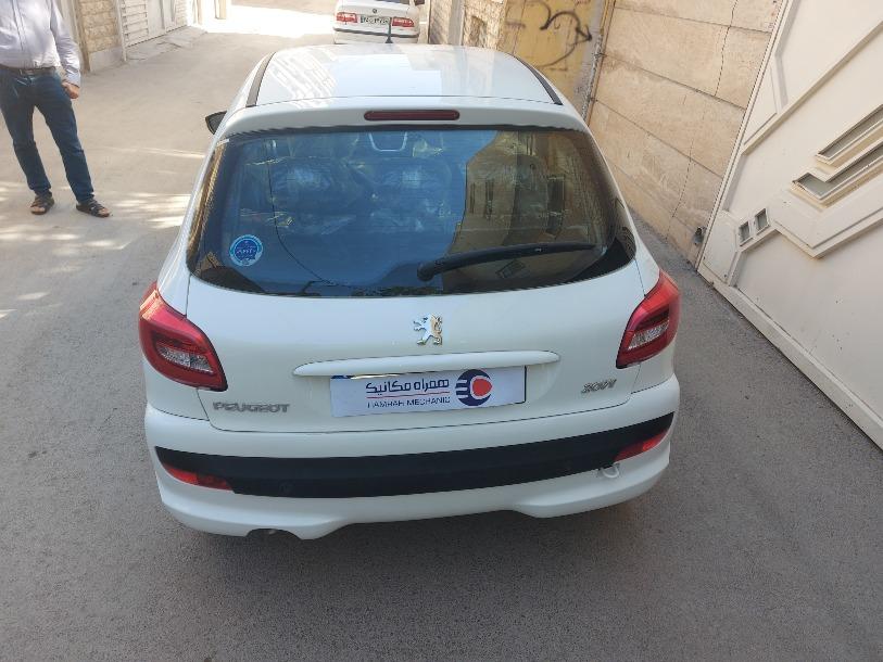 خرید و فروش پژو 207 دنده ای نیمه فول - ESP مدل 1403 نقد و اقساط – همراه مکانیک