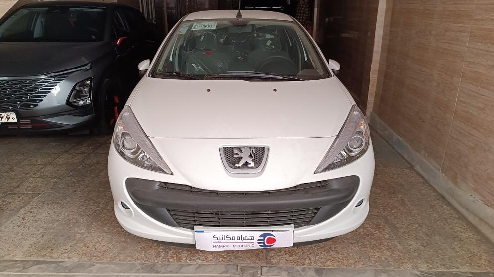 خرید و فروش پژو 207 دنده ای نیمه فول - ESP مدل 1404 نقد و اقساط – همراه مکانیک