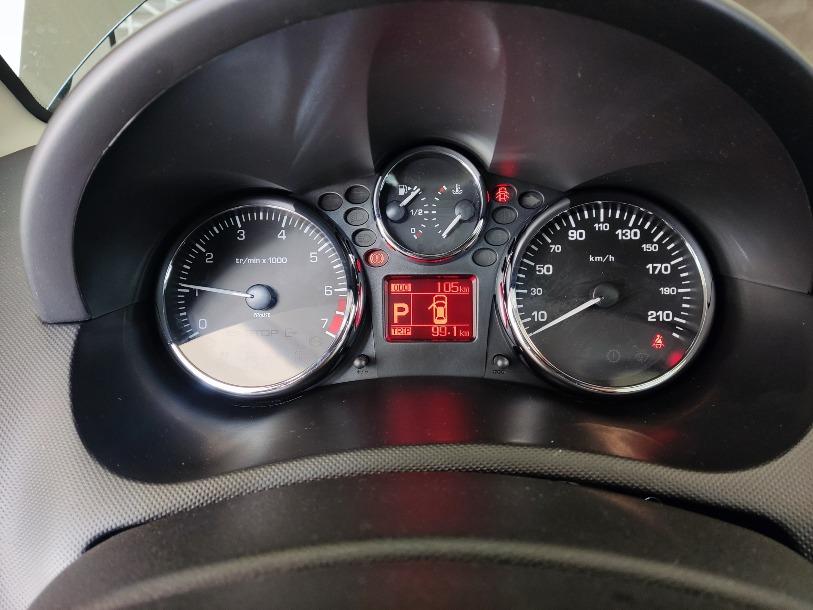 خرید و فروش پژو 207 اتوماتیک سقف شیشه ای - ESP ارتقا یافته مدل 1403 نقد و اقساط – همراه مکانیک