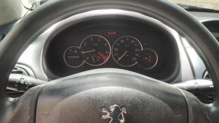 خرید و فروش پژو 206 صندوقدار V9 مدل 1390 با ضمانت – همراه مکانیک