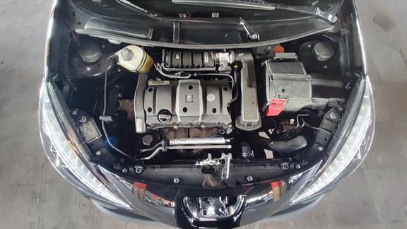 خرید و فروش پژو 207 دنده ای نیمه فول - ESP مدل 1404 نقد و اقساط – همراه مکانیک