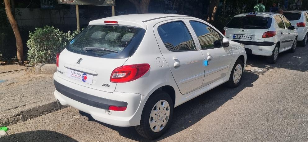 خرید و فروش پژو 207 دنده ای نیمه فول - ESP مدل 1404 نقد و اقساط – همراه مکانیک