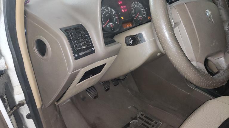 خرید و فروش پژو 405 SLX دنده ای مدل 1396 با ضمانت – همراه مکانیک