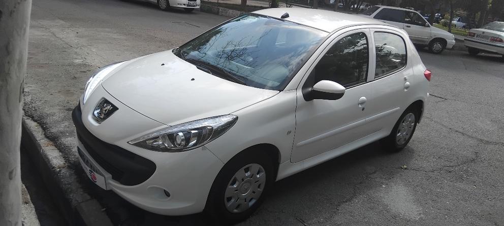 خرید و فروش پژو 207 دنده ای نیمه فول - ESP مدل 1403 نقد و اقساط – همراه مکانیک