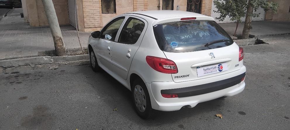 خرید و فروش پژو 207 دنده ای نیمه فول - ESP مدل 1403 نقد و اقساط – همراه مکانیک