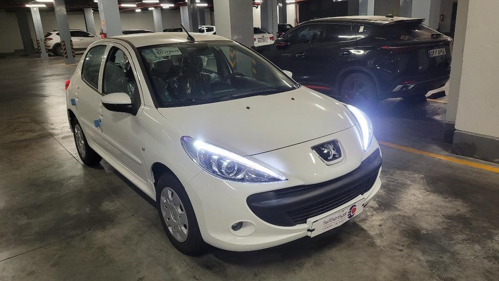 خرید و فروش پژو 207 دنده ای نیمه فول - ESP مدل 1404 نقد و اقساط – همراه مکانیک