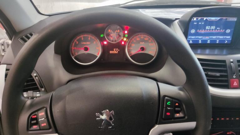 خرید و فروش پژو 207 دنده ای نیمه فول - ESP مدل 1404 نقد و اقساط – همراه مکانیک