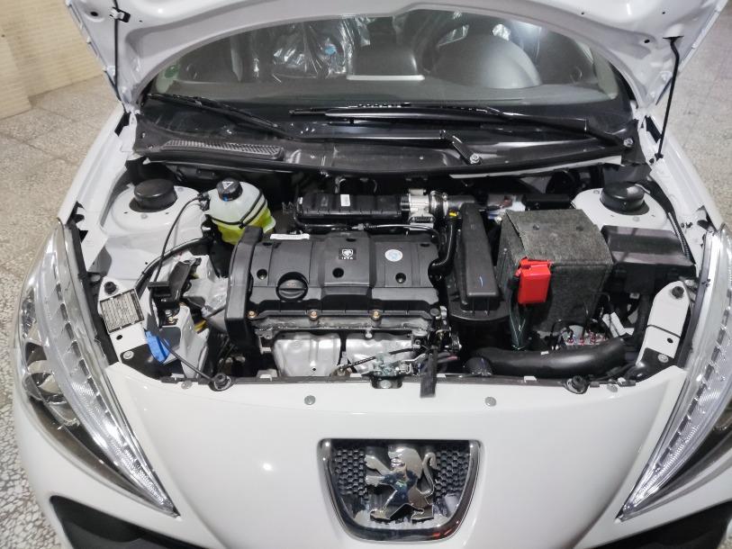 خرید و فروش پژو 207 دنده ای سقف شیشه ای - ESP ارتقا یافته مدل 1403 با ضمانت – همراه مکانیک