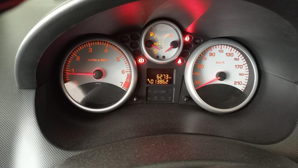 خرید و فروش پژو 207 دنده ای نیمه فول - ESP مدل 1403 نقد و اقساط – همراه مکانیک