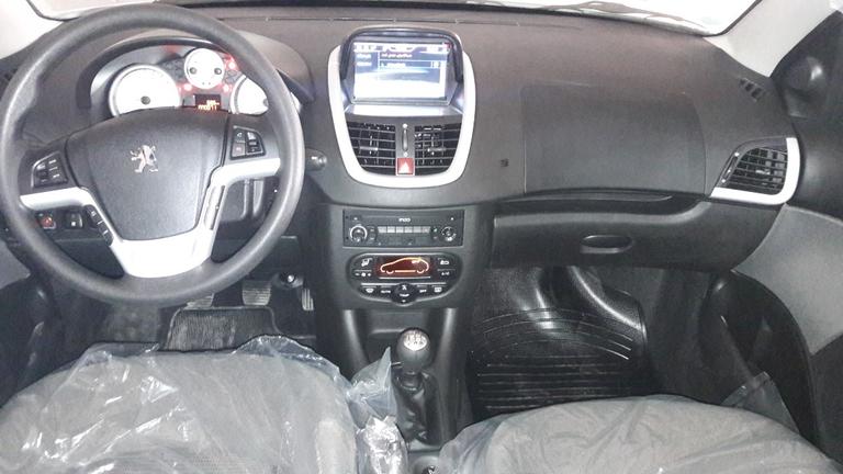 خرید و فروش پژو 207 دنده ای نیمه فول - ESP مدل 1404 نقد و اقساط – همراه مکانیک