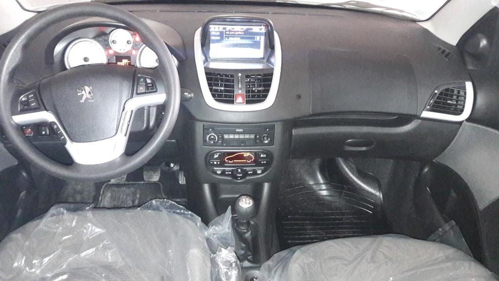 خرید و فروش پژو 207 دنده ای نیمه فول - ESP مدل 1404 نقد و اقساط – همراه مکانیک