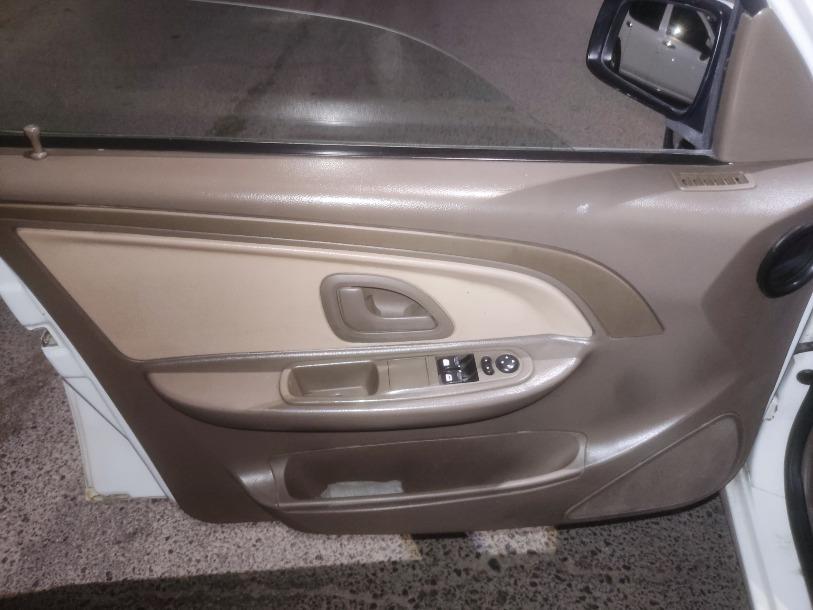 خرید و فروش پژو 405 SLX دنده ای مدل 1396 با ضمانت – همراه مکانیک