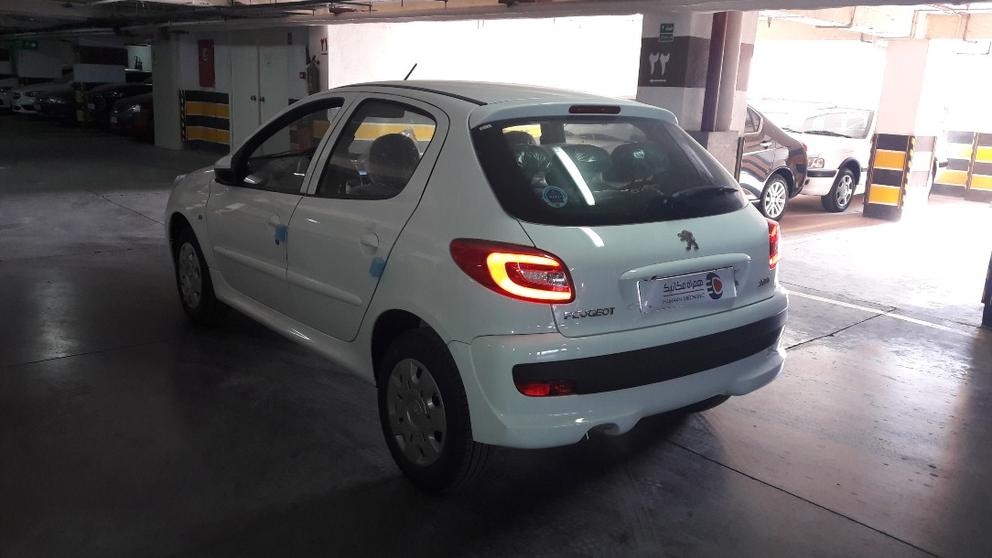 خرید و فروش پژو 207 دنده ای نیمه فول - ESP مدل 1404 نقد و اقساط – همراه مکانیک