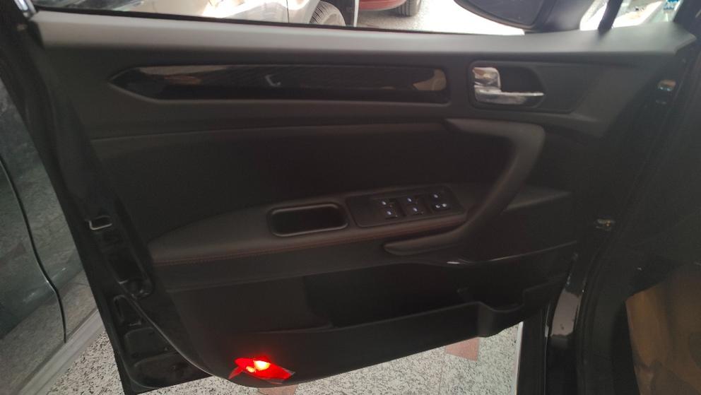 خرید و فروش کی ام سی SR3 موتور 1600 مدل 1404 نقد و اقساط – همراه مکانیک