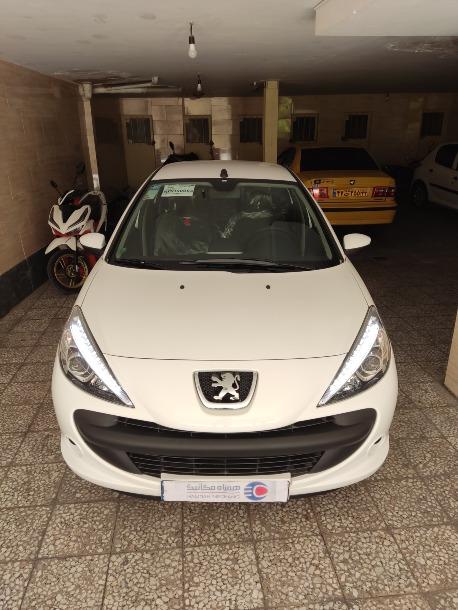 خرید و فروش پژو 207 دنده ای نیمه فول - ESP مدل 1403 نقد و اقساط – همراه مکانیک