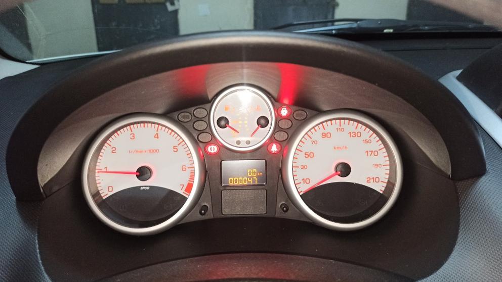 خرید و فروش پژو 207 دنده ای نیمه فول - ESP مدل 1404 نقد و اقساط – همراه مکانیک