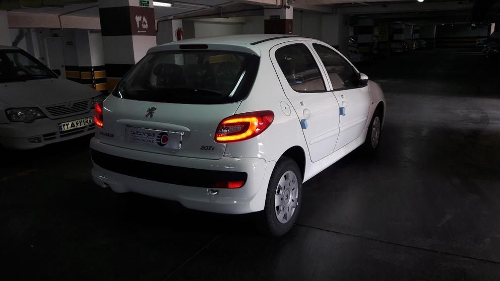 خرید و فروش پژو 207 دنده ای نیمه فول - ESP مدل 1404 نقد و اقساط – همراه مکانیک