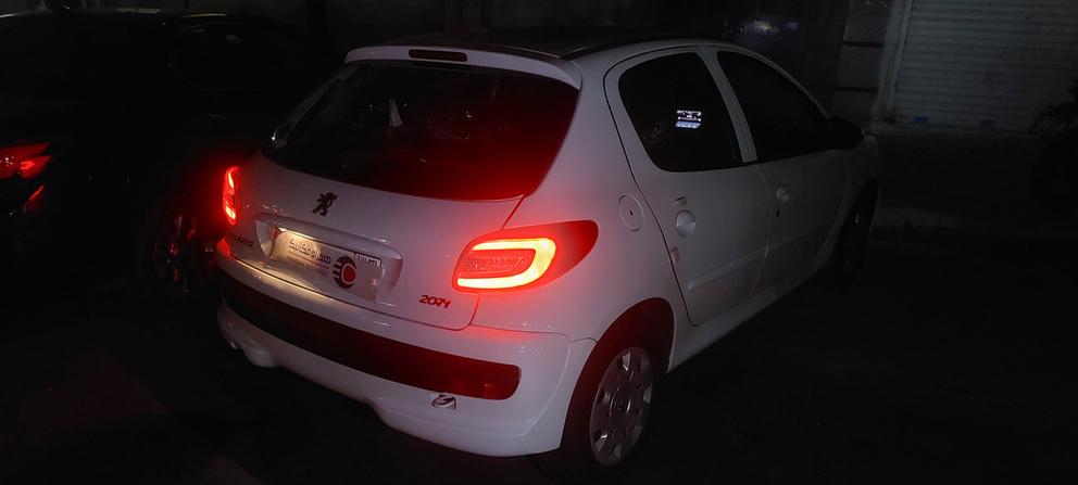 خرید و فروش پژو 207 دنده ای نیمه فول - ESP مدل 1403 نقد و اقساط – همراه مکانیک