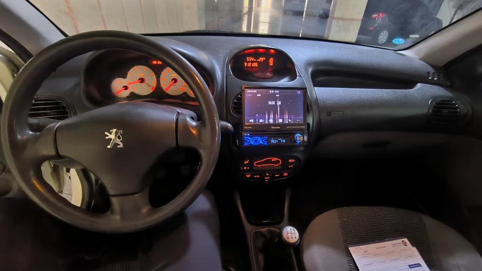 خرید و فروش پژو 206 صندوقدار V8 مدل 1393 با ضمانت – همراه مکانیک