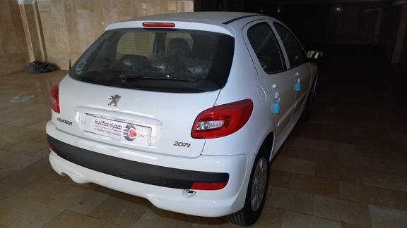 خرید و فروش پژو 207 دنده ای نیمه فول - ESP مدل 1404 نقد و اقساط – همراه مکانیک