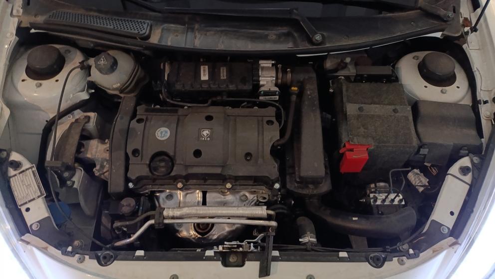 خرید و فروش پژو 207 دنده ای نیمه فول - ESP مدل 1404 نقد و اقساط – همراه مکانیک